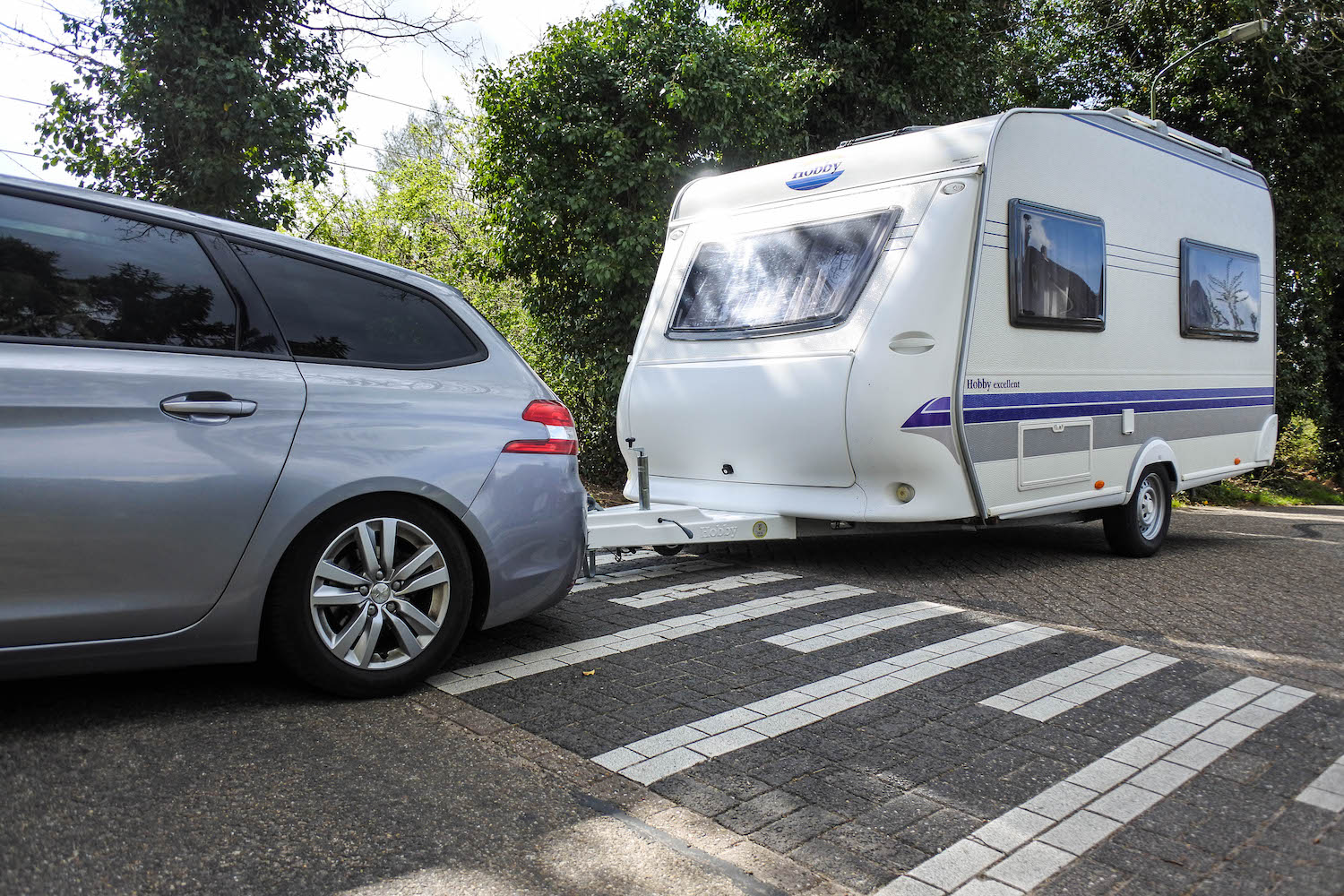 Hulpveren voor trekauto caravan | Topstallingen.nl